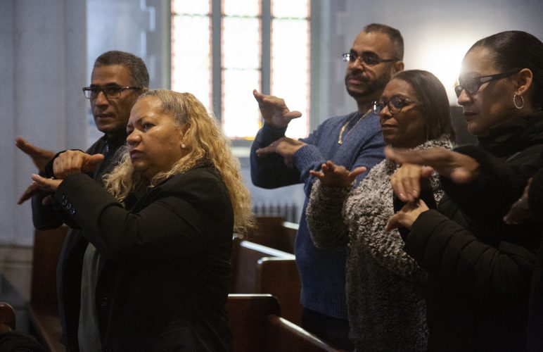 A silent worship revival at an Episcopal church for the deaf | News ...